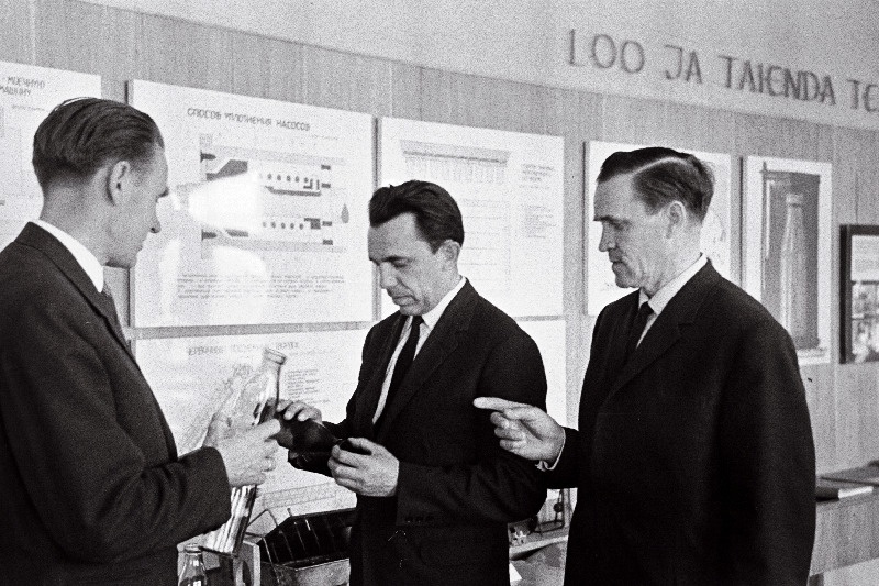 Tartu Piimakombinaadi peamehaanik A.Noodla (vasaku – Raud, Kalju Kaljo ...