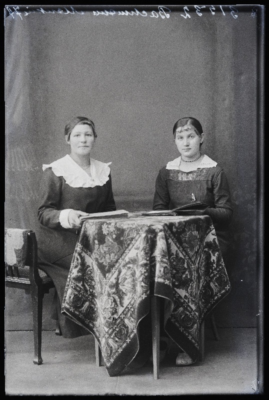 Kaks naist, Bachmann ja Mankin. – Jaan Riet - Ajapaik