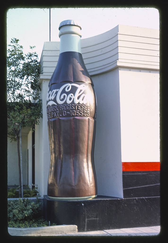 Coca Cola Bottling Company, giant - Ajapaik