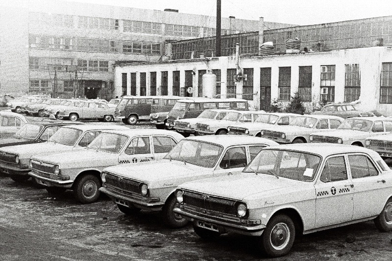 Vaade Tallinna Taksopargi masinatele. – Oskar Juhani - Ajapaik