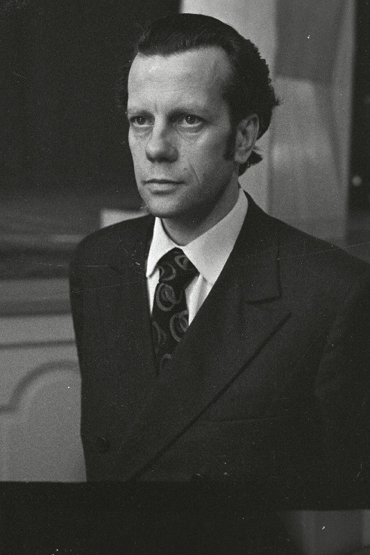 Linna perekonnaseisuaktide osakonna juhataja Karl – Oskar Juhani - Ajapaik