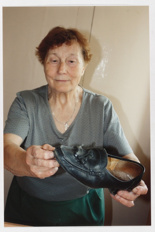 Silvi Eksin jalatsiparandustöökojas Võrus – Joosep Aader - Ajapaik