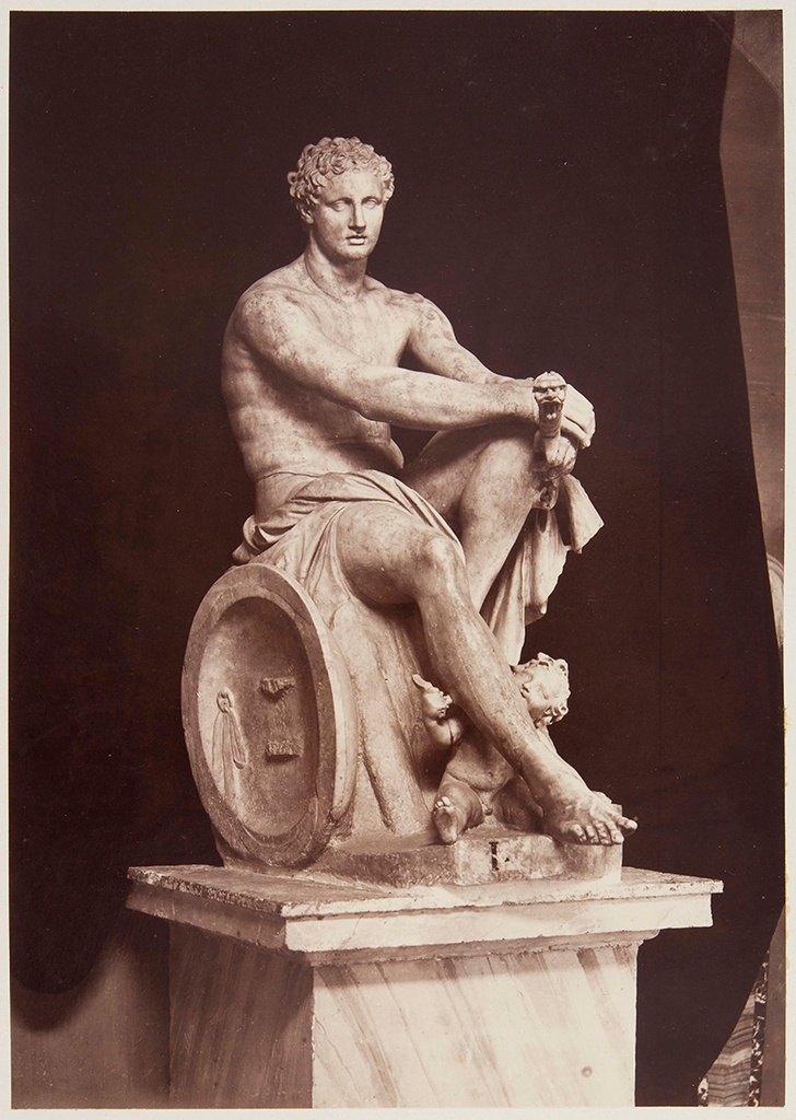 Istuv Ares. Skulptuur Villa Ludovisis – Tundmatufotograaf - Ajapaik