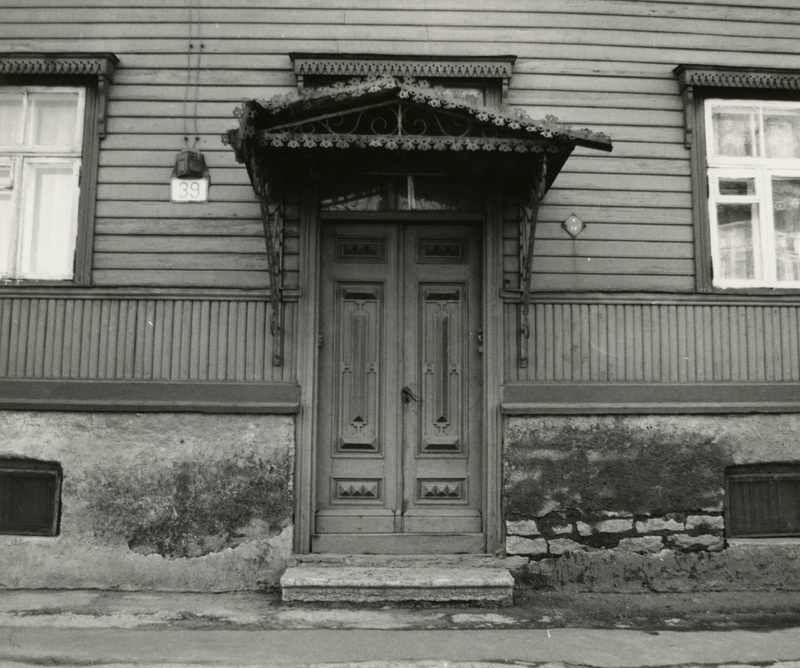 Pelgulinn: Ristiku 39 elamu välisuks – Ann Tenno - Ajapaik