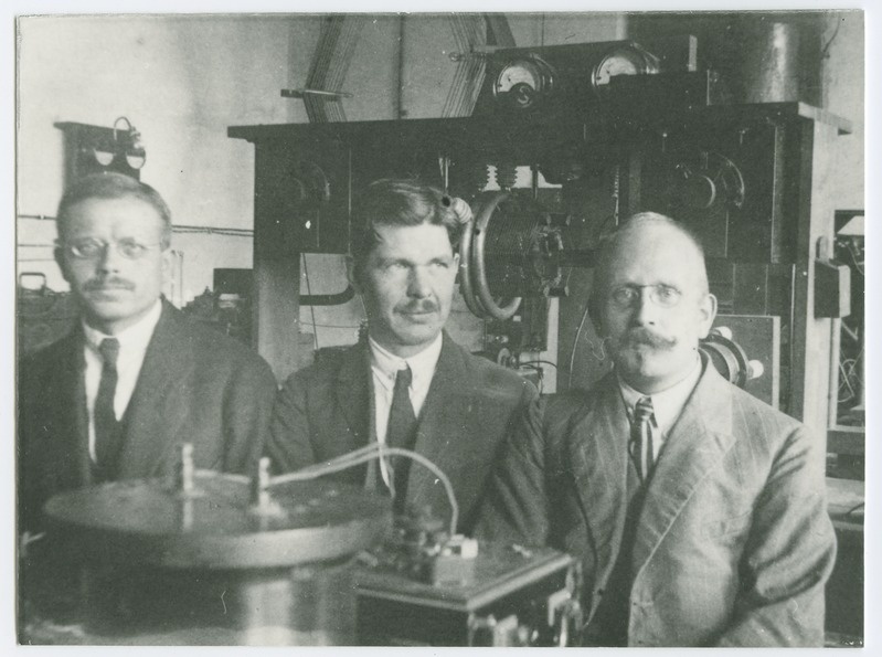 Karl Papello (keskel) Tondi Kõrgema - Ajapaik