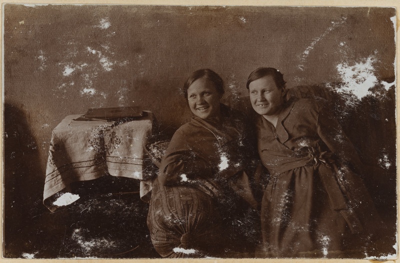 Kaks naist - Ajapaik