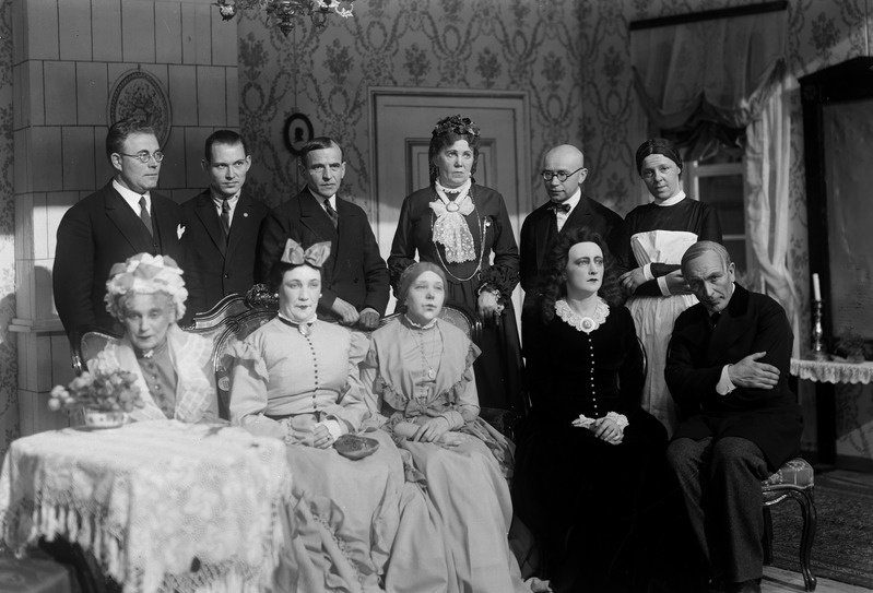 foto, Parikas, Lauluisa ja kirjaneitsi, – J. & P. Parikas - Ajapaik