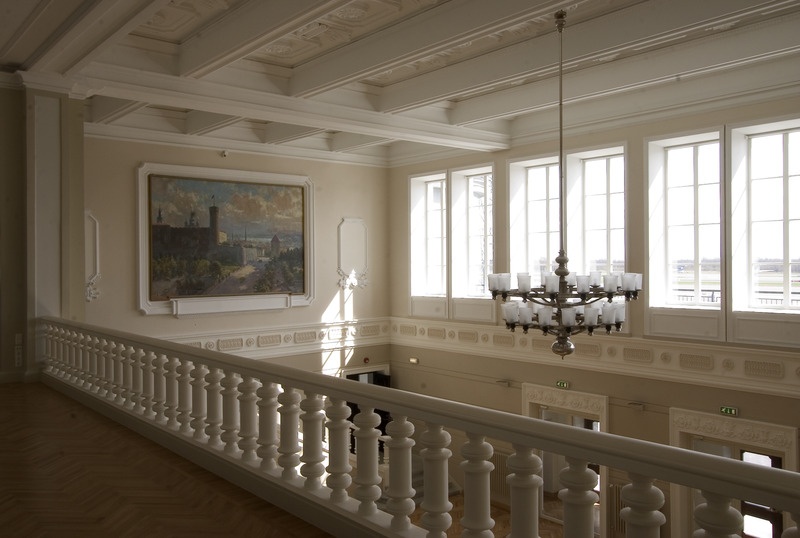 Tallinna vana lennujaam, terminalihoone interjöör: – Arne Maasik - Ajapaik