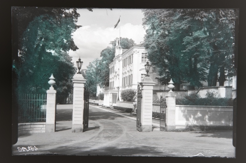 Kadrioru Castle - view of – Voolmaa, H. - Ajapaik
