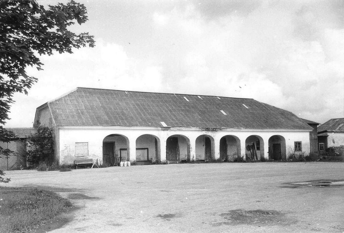 Putkaste mõisa kõrvalhoone (tall) - Ajapaik