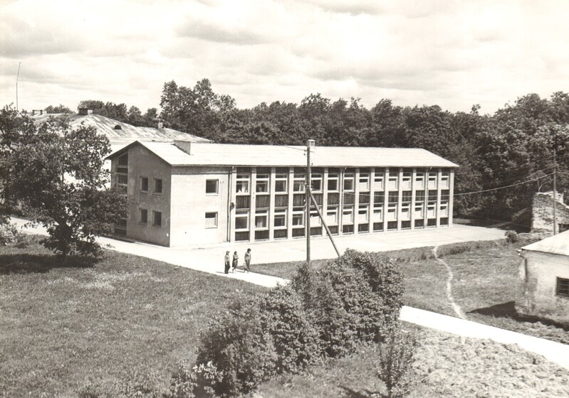 foto Roosna-Alliku koolimaja juurdeehitus 1970-nda - Ajapaik