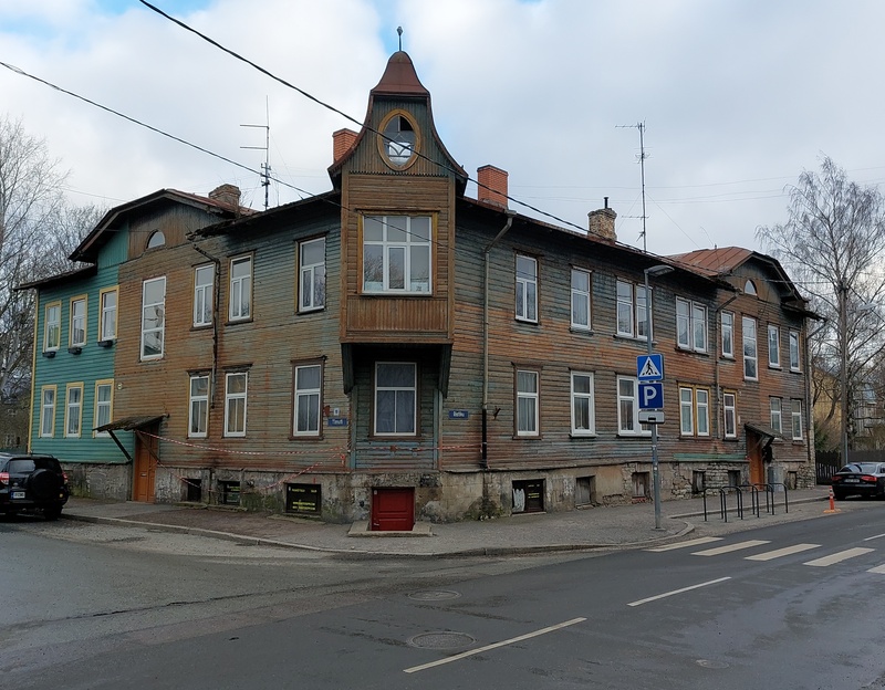 Pelgulinn: nurgatorniga elamu Ristiku 46 - Ajapaik