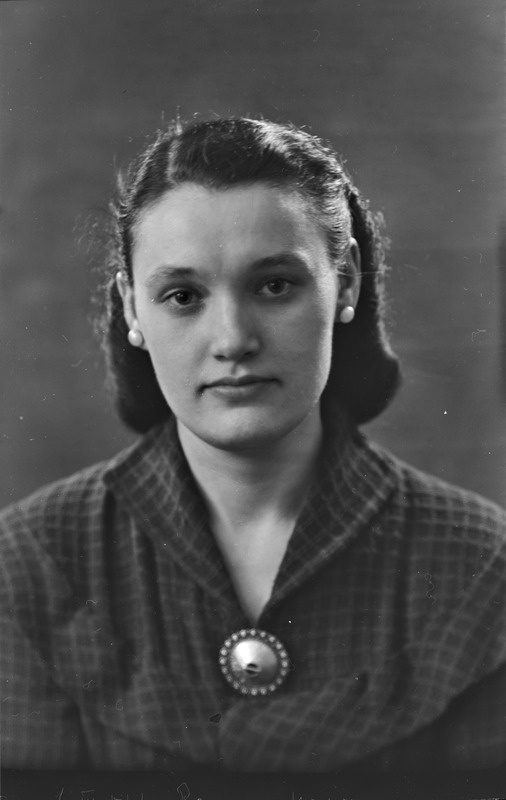 portree: Liidia Panova, 1950-d aastad – Armin Alla - Ajapaik