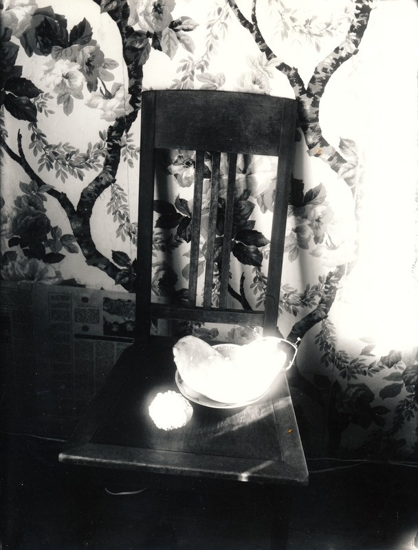 Natüürmort. Tooli peale on asetatud – Toomas Kalve - Ajapaik