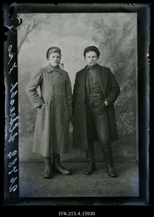 Kaks meest, (foto tellija Elbrecht). – Jaan Riet - Ajapaik