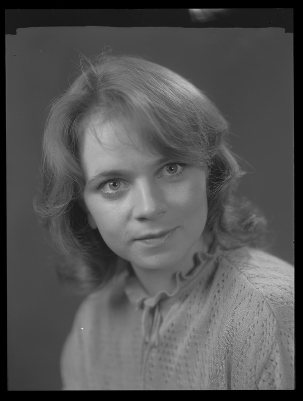 Laulja Thea Paluoja, portree – Leemet Nurmik - Ajapaik