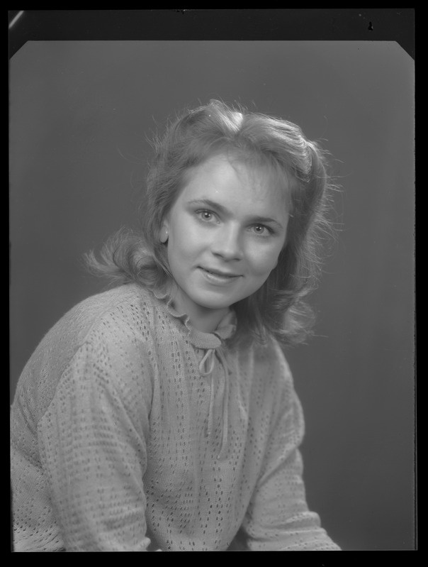 Laulja Thea Paluoja, portree – Leemet Nurmik - Ajapaik