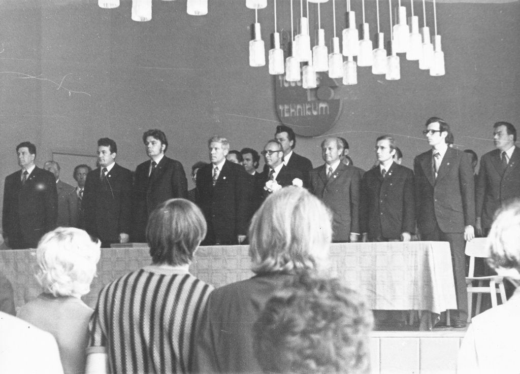 Foto. Võru Tööstustehnikumi 50. aastapäeva - Ajapaik