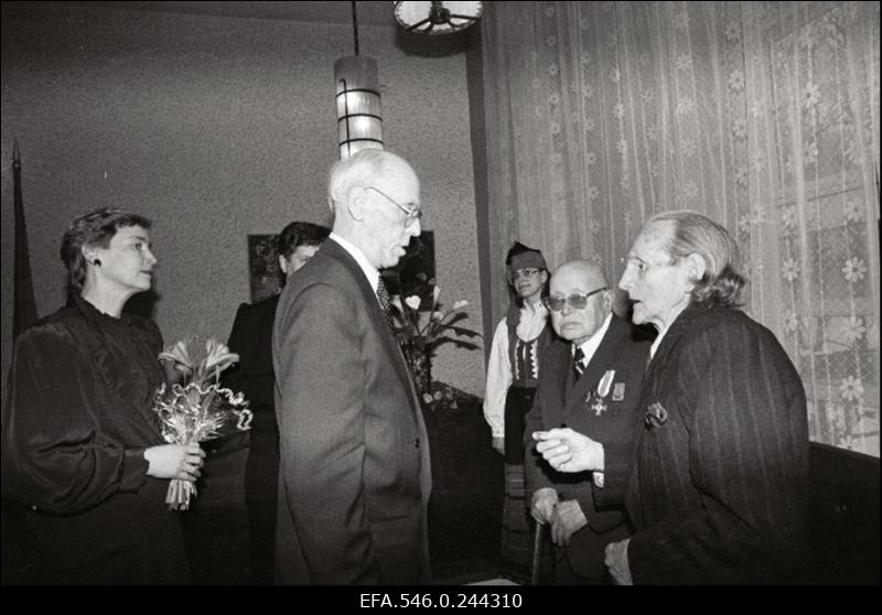 Eesti Vabariigi 75. aastapäeva tähistamine. – Harald Leppikson - Ajapaik