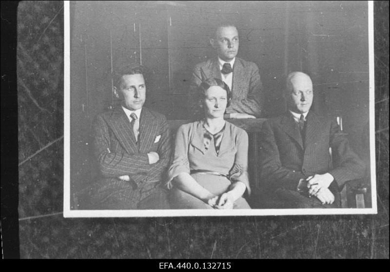 Riigi Ringhäälingu töötajad: esireas (vasakult) - Ajapaik