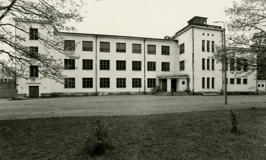 Tõrva gümnaasium, fassaadivaade. Arhitekt Karl - Ajapaik