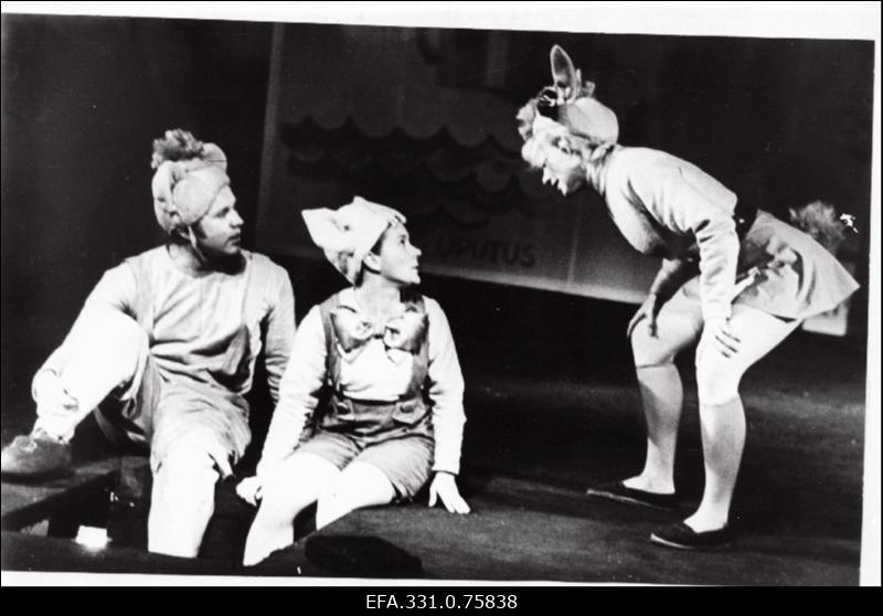 Stseen A.A. Milne lastenäidendist "Karupoeg – R. Kangro - Ajapaik