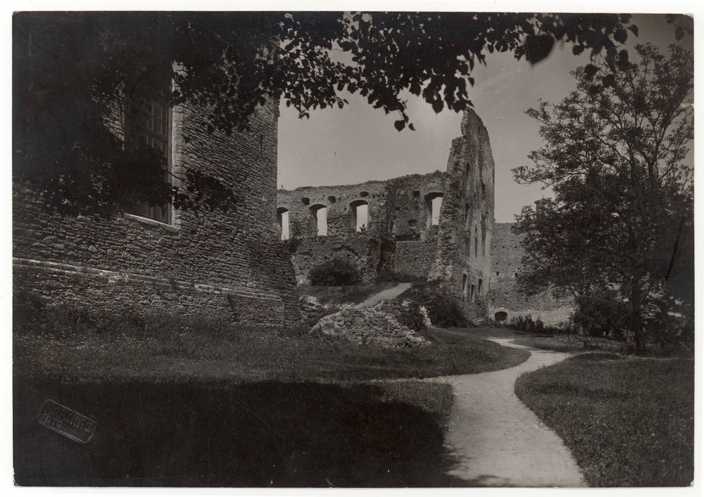 Haapsalu fortress. View of the – Parikas - Ajapaik