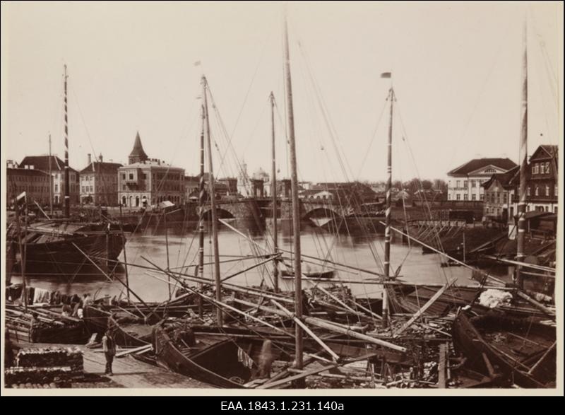 Lodjad Emajõe kaldal, taamal Kivisild – Carl Schulz - Ajapaik