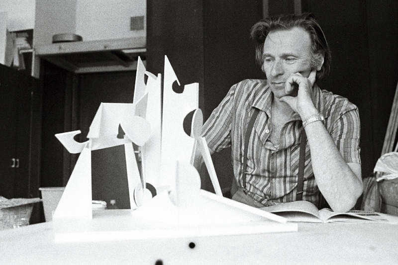 Skulptor Edgar Viies linnahalli dekoratiivskulptuu – Gunnar Loss - Ajapaik