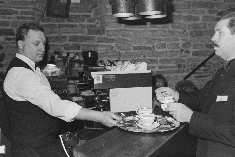 Restorani Kullassepa Kelder baarman Kalju – Vambola Salupuu - Ajapaik