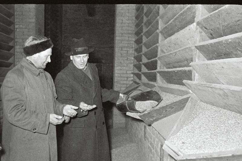 Stalini-nimelise kolhoosi esimees H. Murakas – Trelina, Z. - Ajapaik