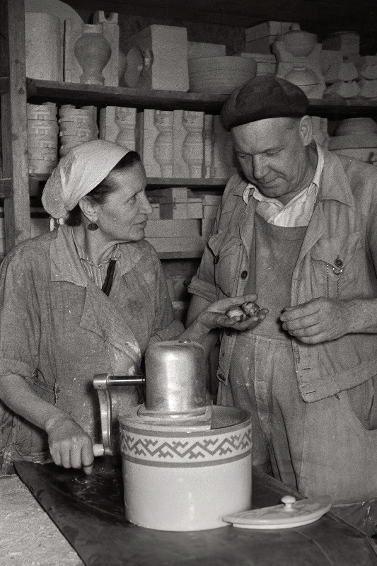 Tartu Keraamikatehase mudelmeister Alfred Grünberg – Paas, G. - Ajapaik